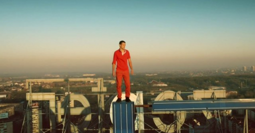 Klangkarussell 'Netzwerk (Falls Like Rain)' by Charlie Robins | Videos ...