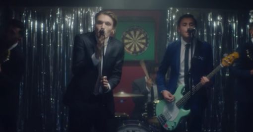 Neck Deep 'December' (ft. Chris Carrabba) and 'December (again)' (ft ...