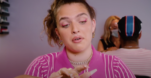 Mae Muller 'So Annoying' by Sophie Muller | Videos | Promonews