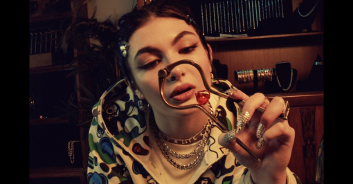 Willow Kayne 'Two Seater' by Milo Blake | Videos | Promonews